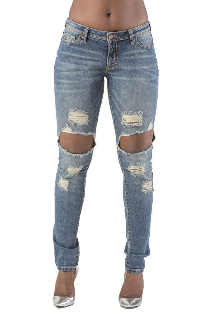 Looks com jeans destroyed e como fazer: aprenda aqui!